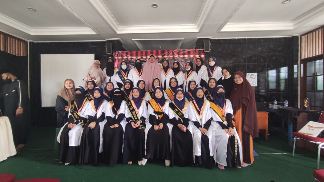 Santri Pesantren Media Mengikuti Wisuda Tahfidz al-Quran